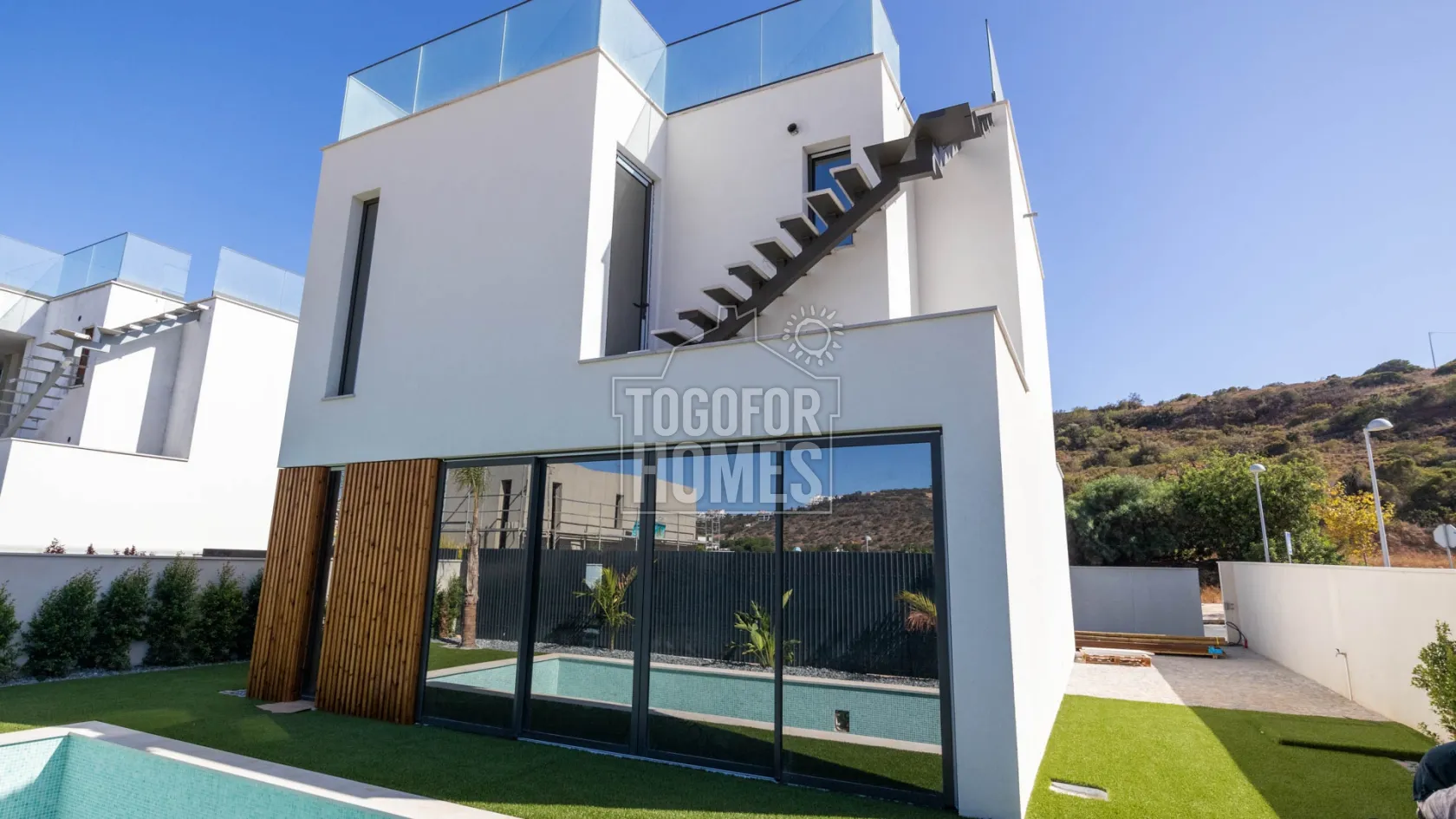 Which high-specification villas in Albufeira offer smart home features ...