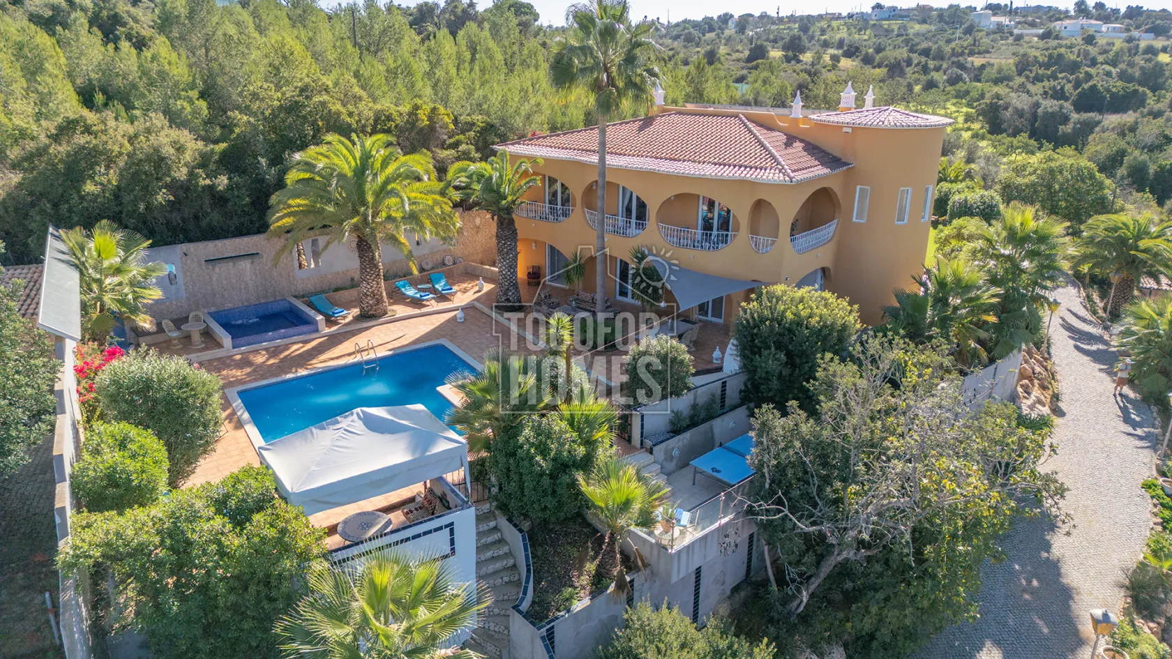 Wo kann ich eine 6-Zimmer-Villa mit Pool in der Algarve kaufen ...