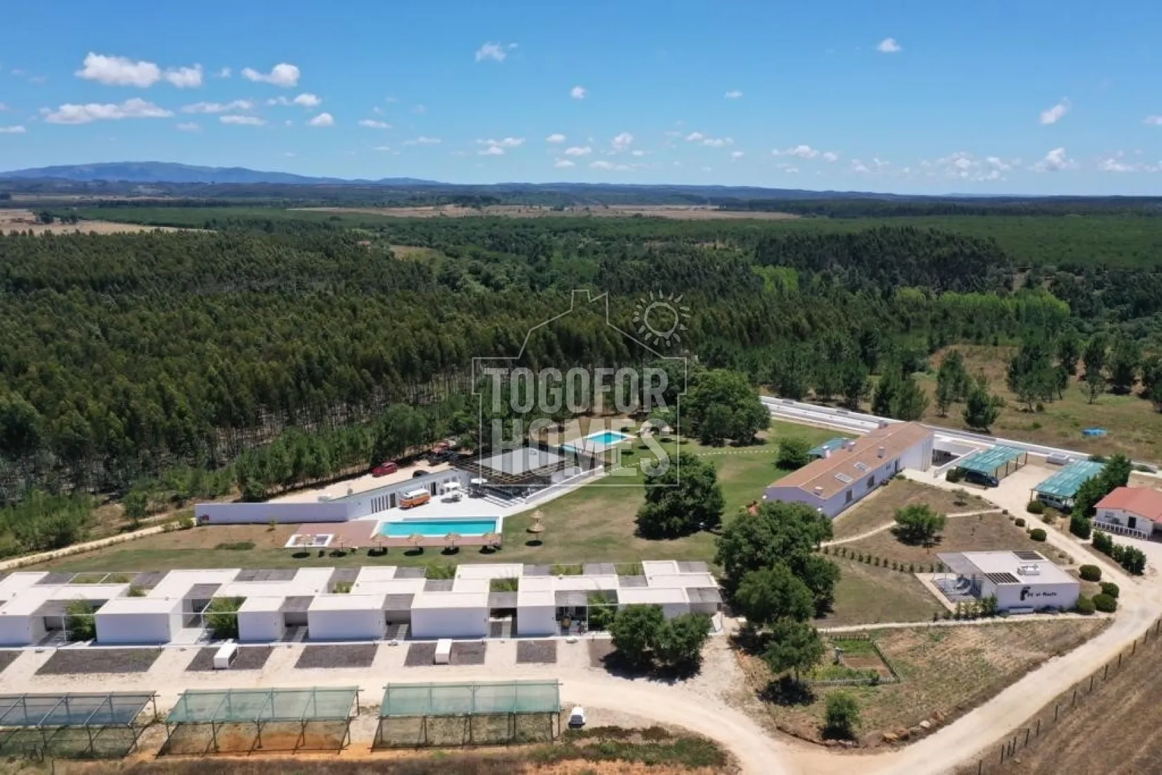 Welches Hotel bietet eine nachhaltige Architektur an der Alentejo-Küste ...